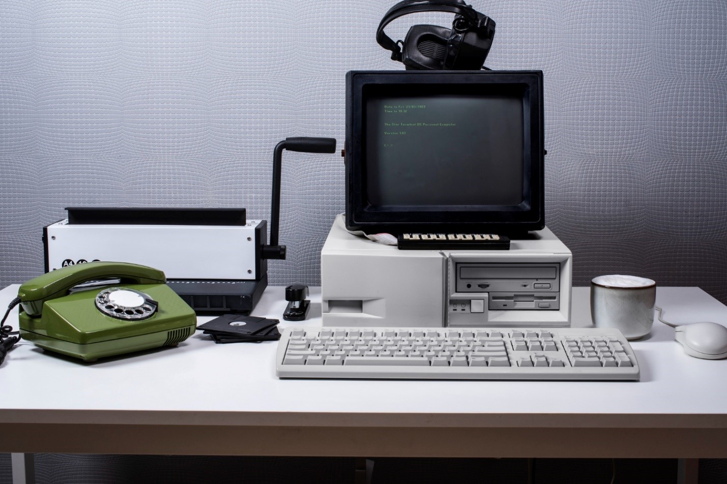 The Evolution of Operating Systems: From Mainframes to Modern OS ...